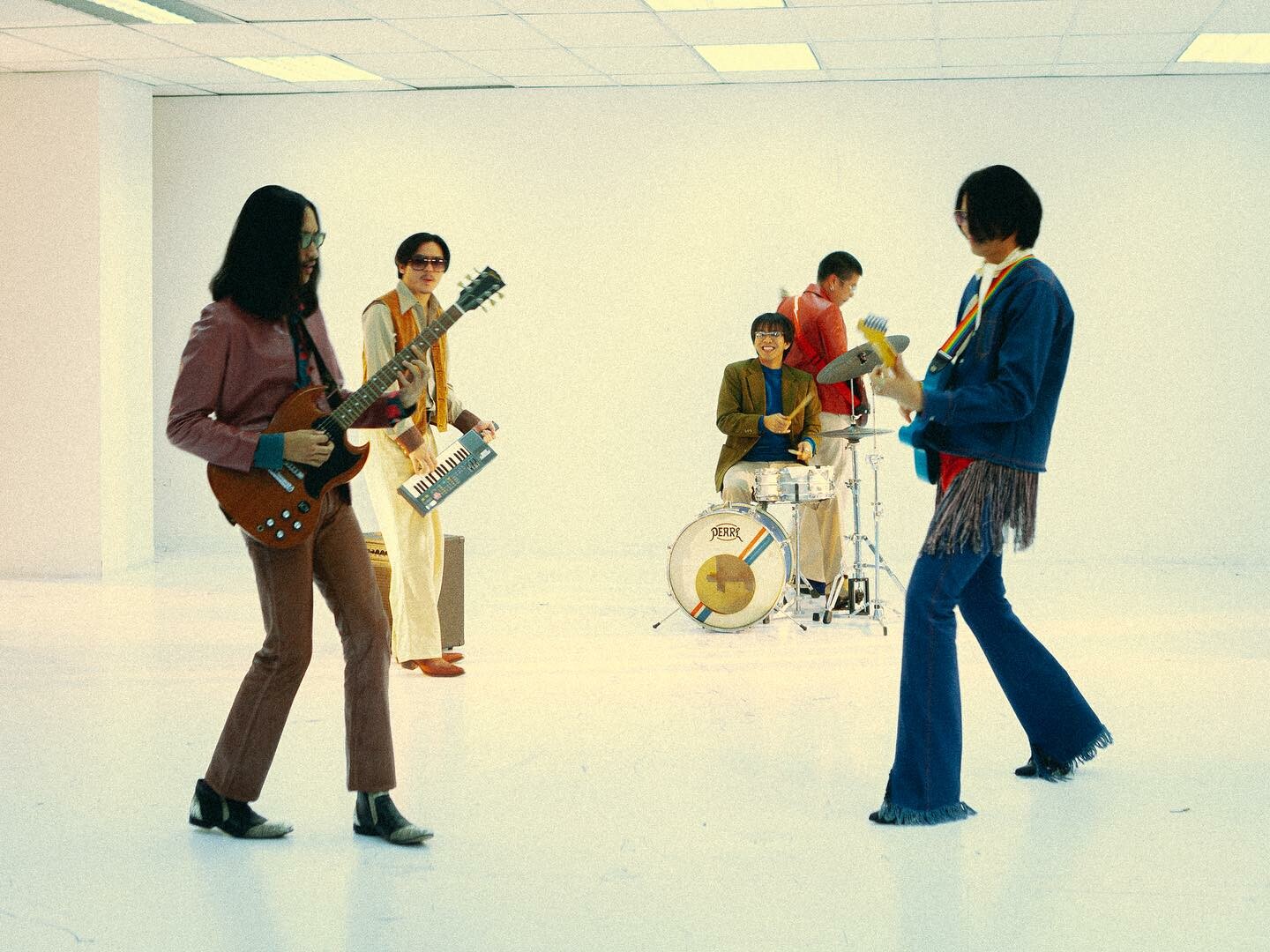 “Catwalk” ซิงเกิลใหม่จากวงสากลสัญชาติไทย H 3 F พิเศษดึง Phum Viphurit ...