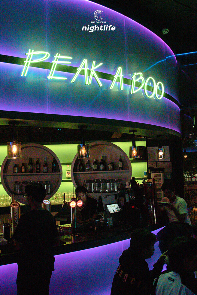 Peak-A-Boo Bar Ratchayothin