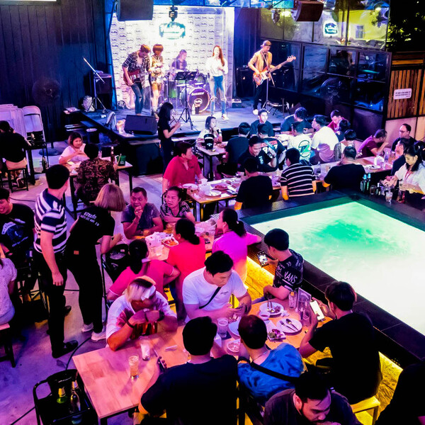 Hashtag bar & restautant