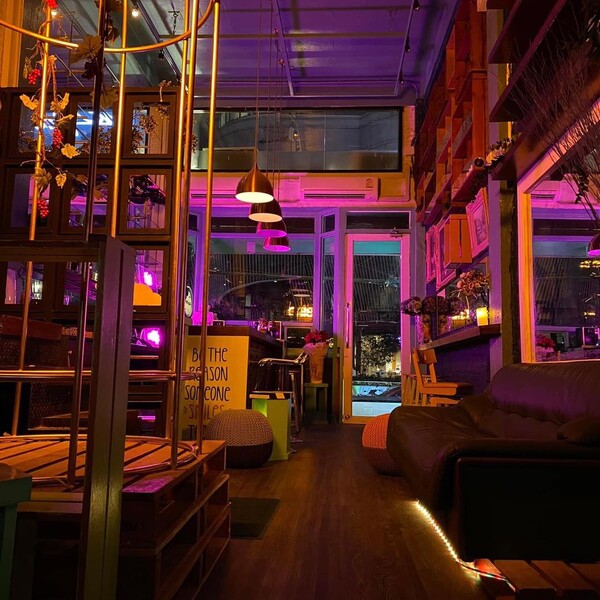 Tokyo Station Cafe'&Bar Thonglor